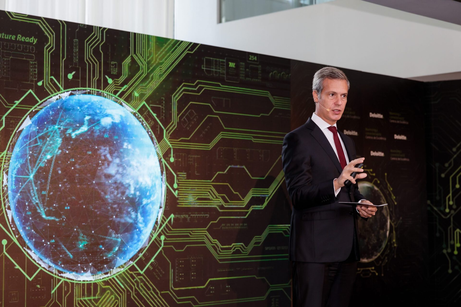 Deloitte instala centros tecnológicos em Portugal e cria até dois mil ...