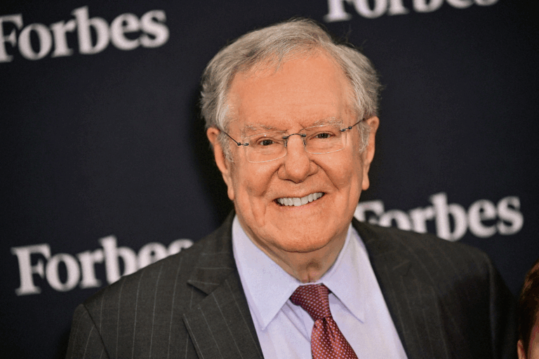 As tarifas são "uma anomalia, não um novo normal", afirma Steve Forbes